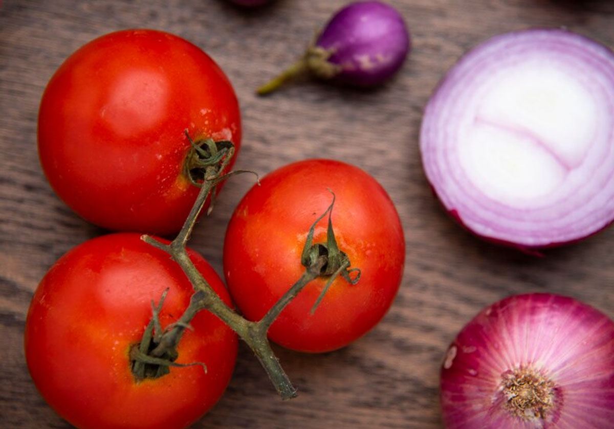 UAE Assures Public: Onion and Tomato Price Hike Is Temporary as ...